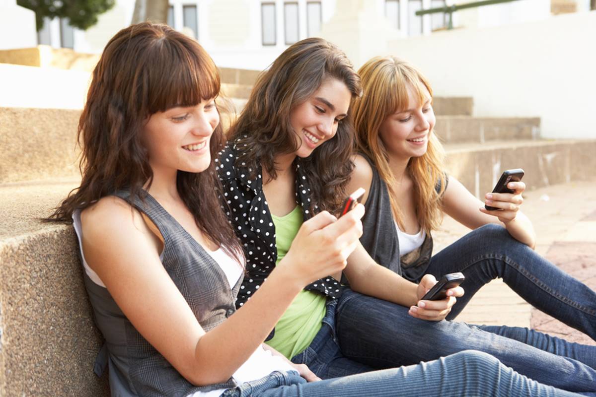 What are Socialmediagirls? Features, Pros & Cons